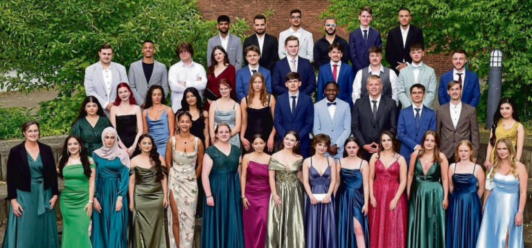 Unsere Abiturientinnen und Abiturienten 2023 – Friedensschule Hamm